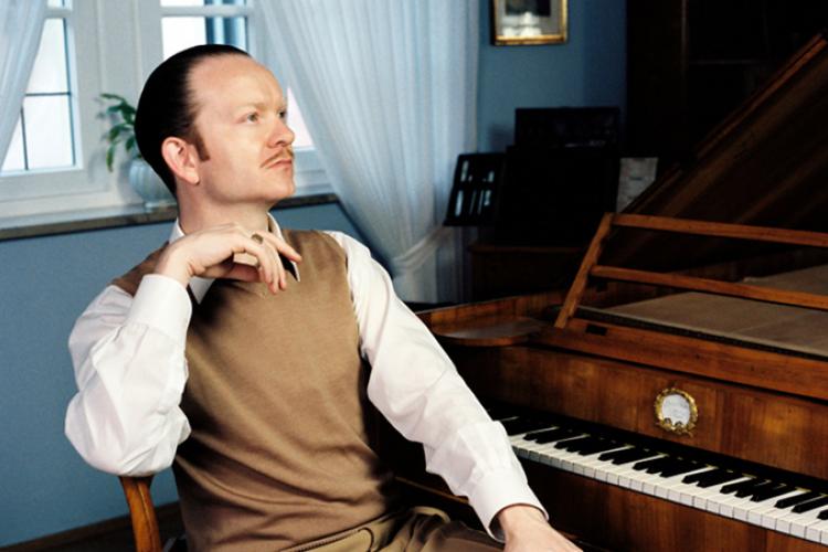 Atom TM | Biografía, vídeos, fotos y álbums